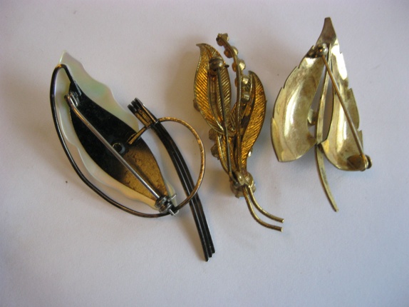 Tre gamle brosjer - Epla