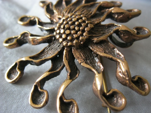 Knut P - stor bronsenål - Epla