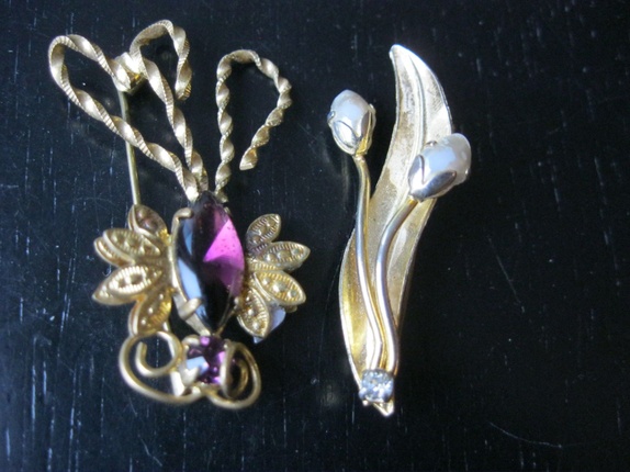 To gamle nåler stein og perler - Epla