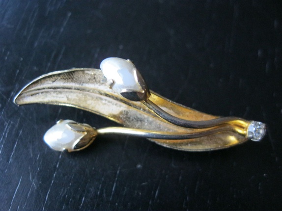 To gamle nåler stein og perler - Epla