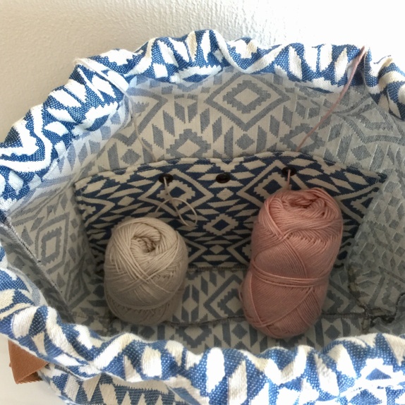 Stor og lekker strikkeveske - Epla