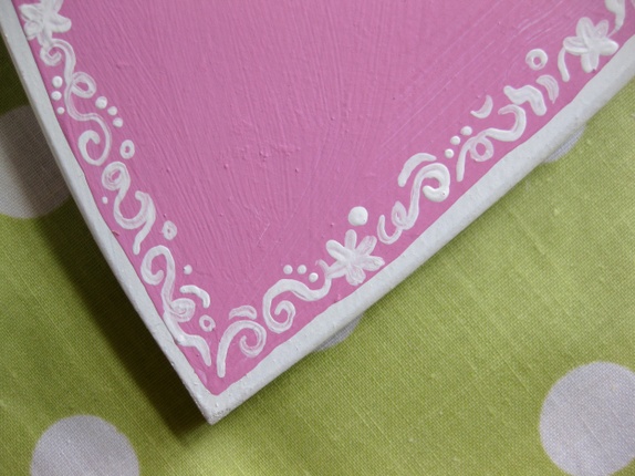 Hjerteformet vuggepynt utskjært i tre - Epla