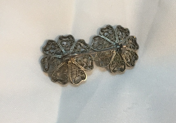 Eldre filigran brosje - halsnål - Epla