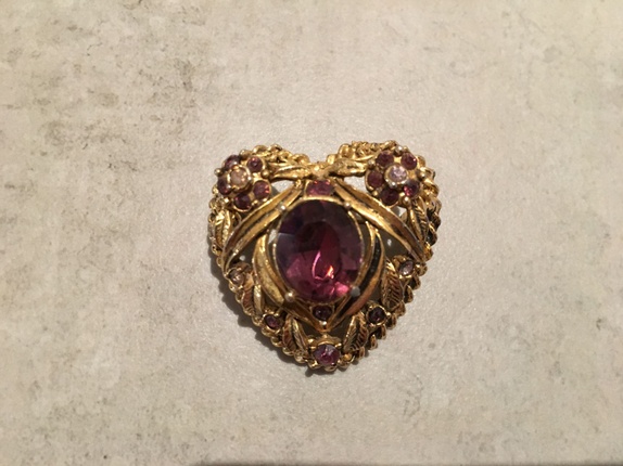 Liten hjerte-brosje med stener - Epla