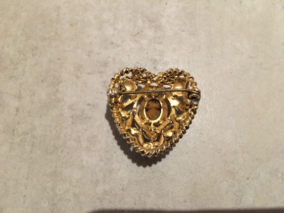 Liten hjerte-brosje med stener - Epla