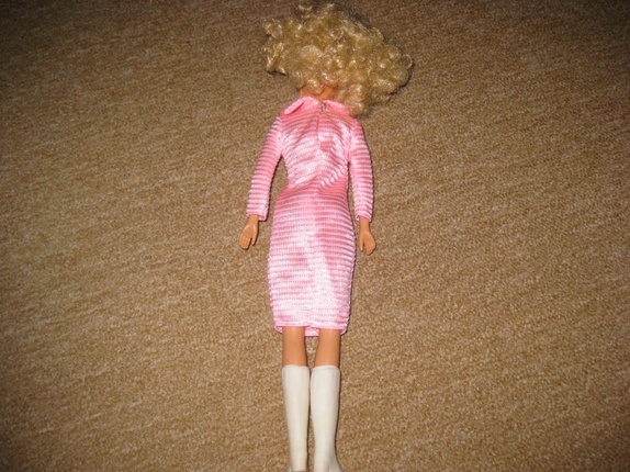 SALG Retro Barbie med 8 antrekk - Epla