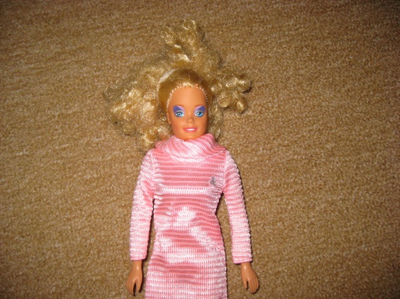 SALG Retro Barbie med 8 antrekk - Epla