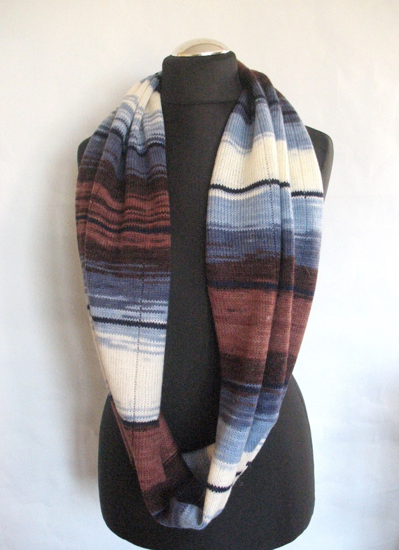 Strikket rundskjerf blå brun hvit - Epla