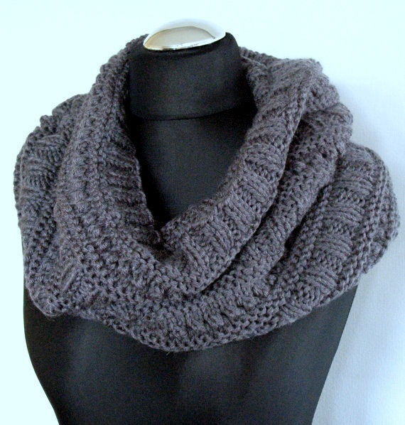 Strikket rundskjerf grå ull alpaca - Epla