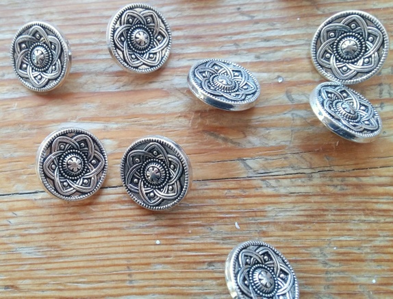 10 metallknapper sølv - skinnende. - Epla