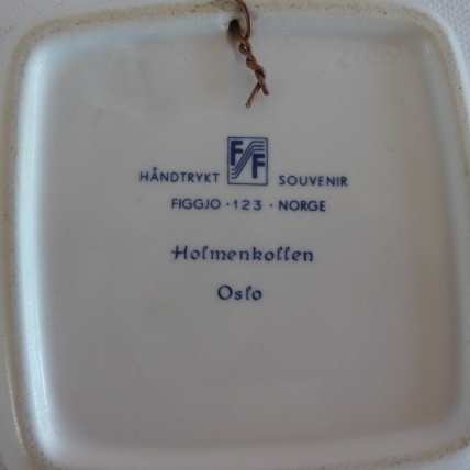 2 små pynte fat " Holmenkollen og Masthuggskyrkan" Figgjo - Epla