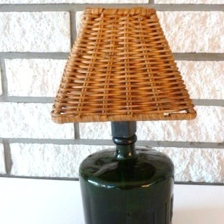 Unik bordlampe laget av en gamel Lut - flaske. - Epla