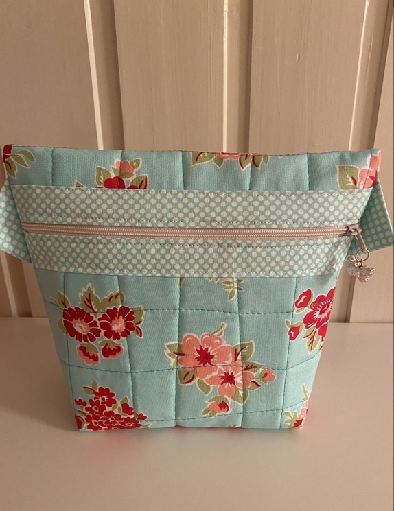 Toalettmappe kr. 200,- - Epla