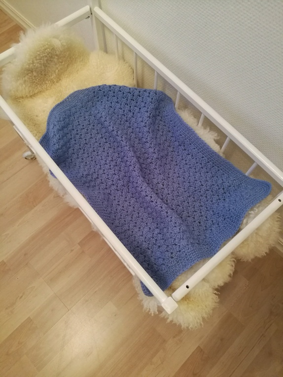 Dukketeppe i lys blå - Epla