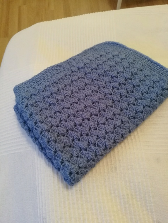 Dukketeppe i lys blå - Epla