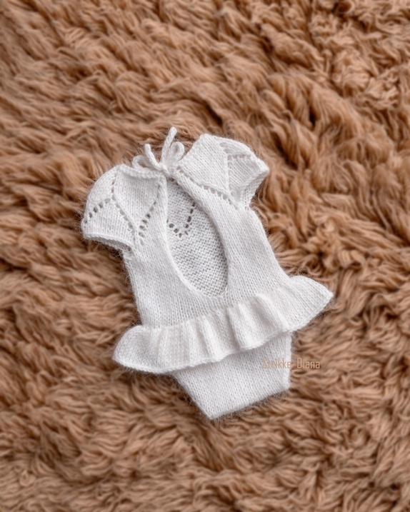 Kjolebody med hullmønster til nyfødtfoto - Epla