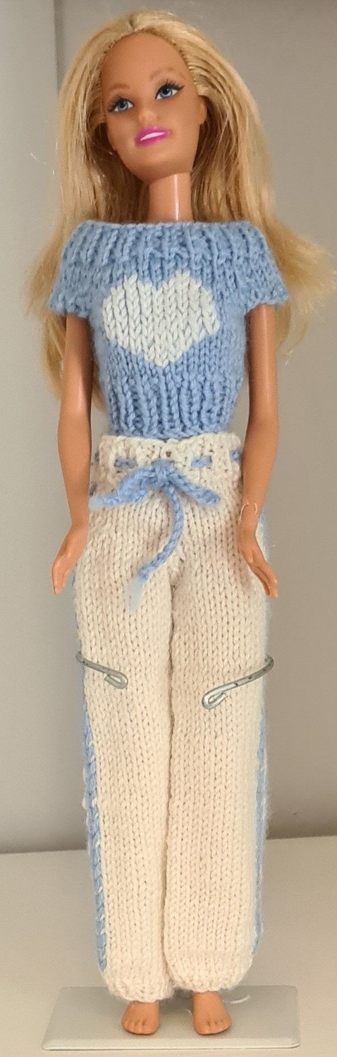 Sett i blått og hvitt til Barbie - Epla