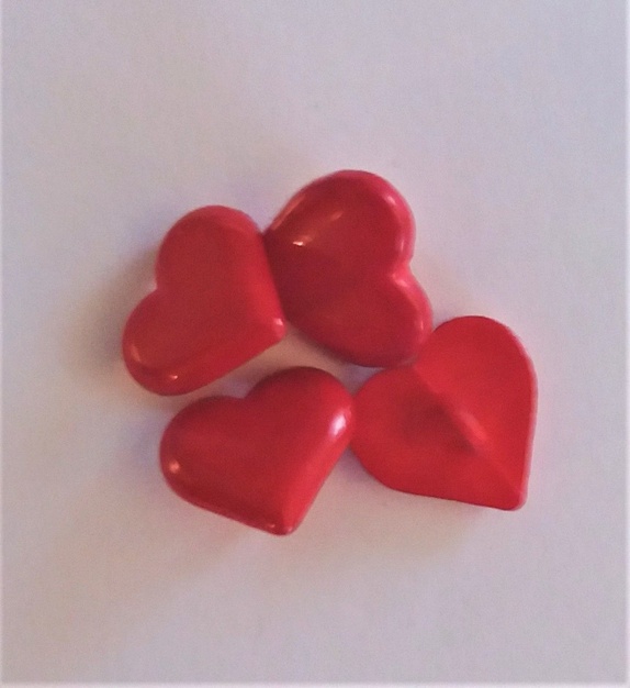 SALG - Røde hjerteknapper i plast. - Epla