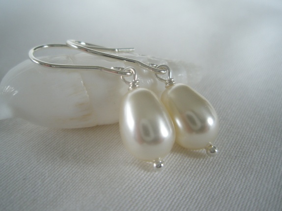 Perledråper til ørene - kremhvite swarovski krystallperler og sølv - Epla