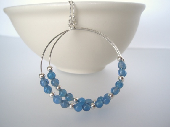 Øreringer i ekte sølv med lys blå Agate stenperler - Epla