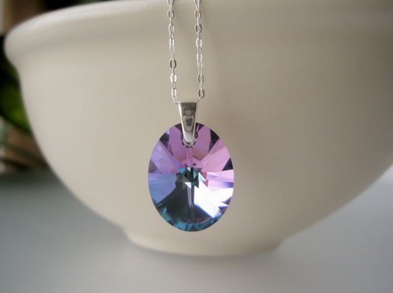 SALG! 60% Før kr 200,- Lillaglitrende Swarovski krystall halssmykke - Epla