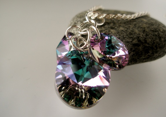 SALG! 60% Før kr 349,- Lillaglitrende Swarovski krystaller halssmykke - Epla