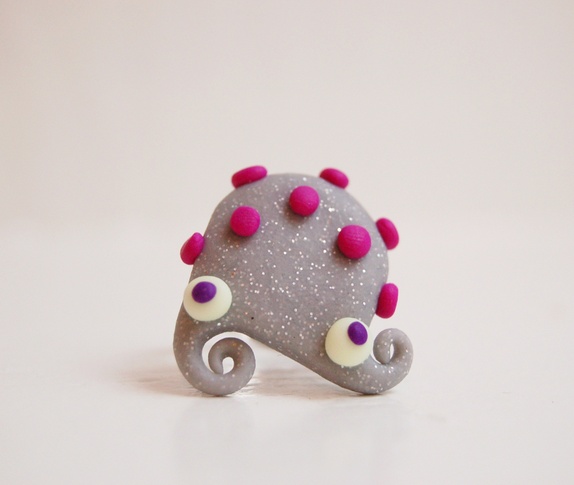 Monster ring - Grå glitrende med rosa prikker - Epla