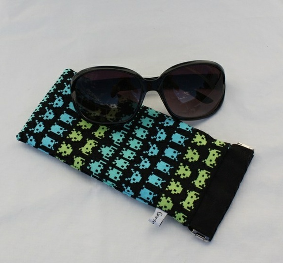 Brilleetui med klemmelås. - Epla