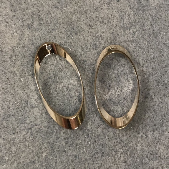 Mellomdel oval 2 stk 30x15mm (#411) - Epla