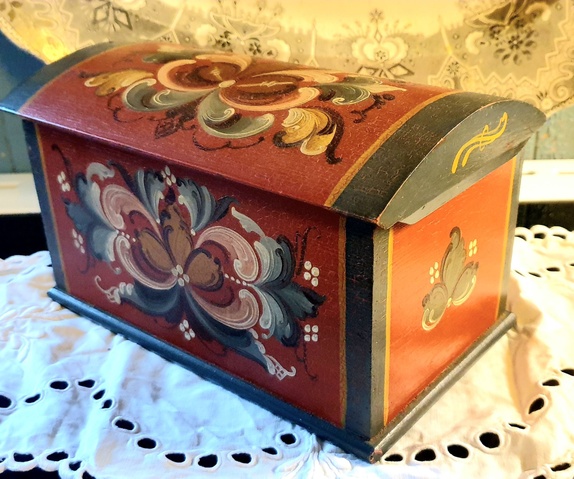 Rosemalt miniatyrkiste - Epla