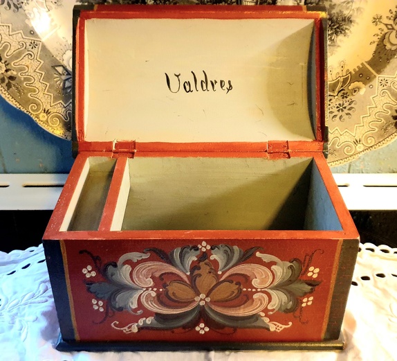 Rosemalt miniatyrkiste - Epla