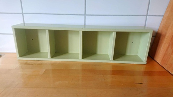 Liten hylle med fire avdelinger - Epla