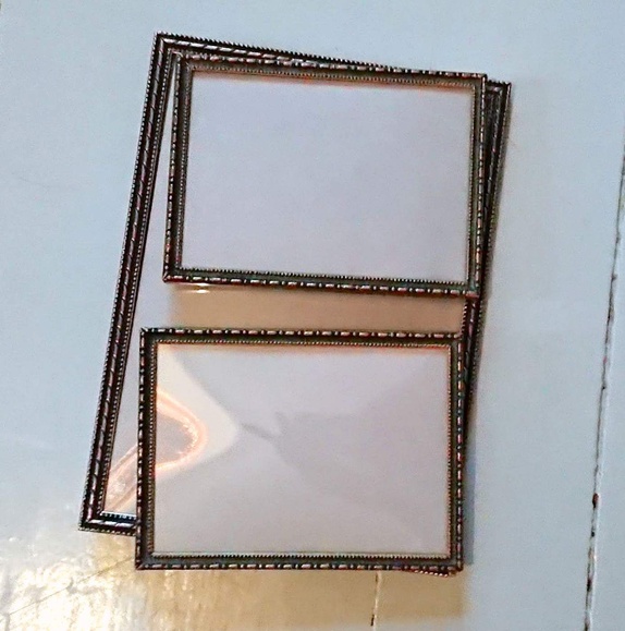 Tre gamle rammer av metall - Epla