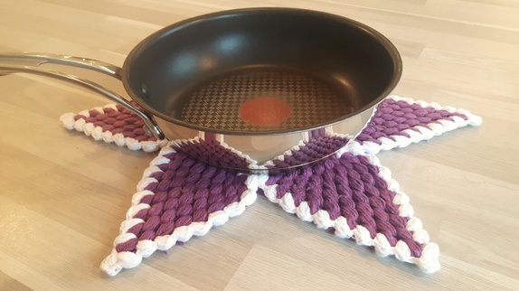 Heklet gryteunderlag - stjerne - Epla