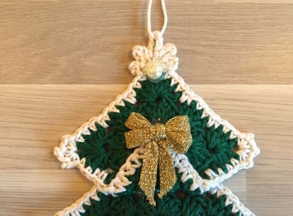 Heklet juletre - vinduspynt - Epla
