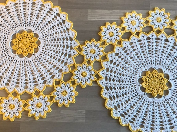 Kul tofarget duk - gul og hvit - Epla