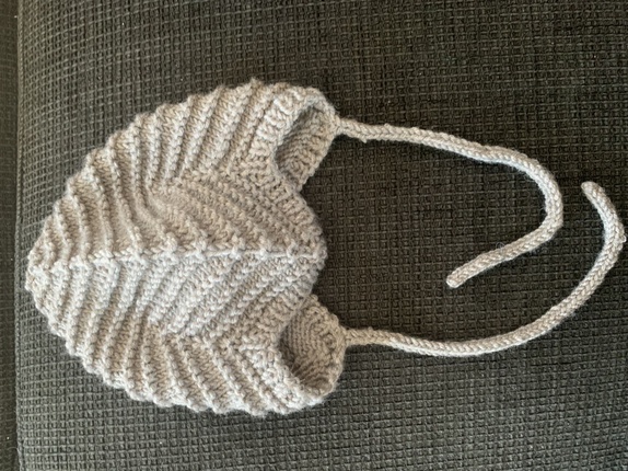 Hjelmlue/djevellue til baby 3-6 mndr - Epla