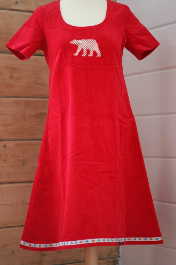 Rød cordstretch kjole med isbjørn str 40 - Epla