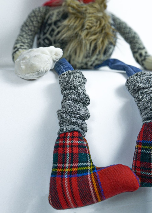 Stør, håndlaget upcycled nisse, troll, dverg, trelastjakke eller hva du vil at han skal være ...