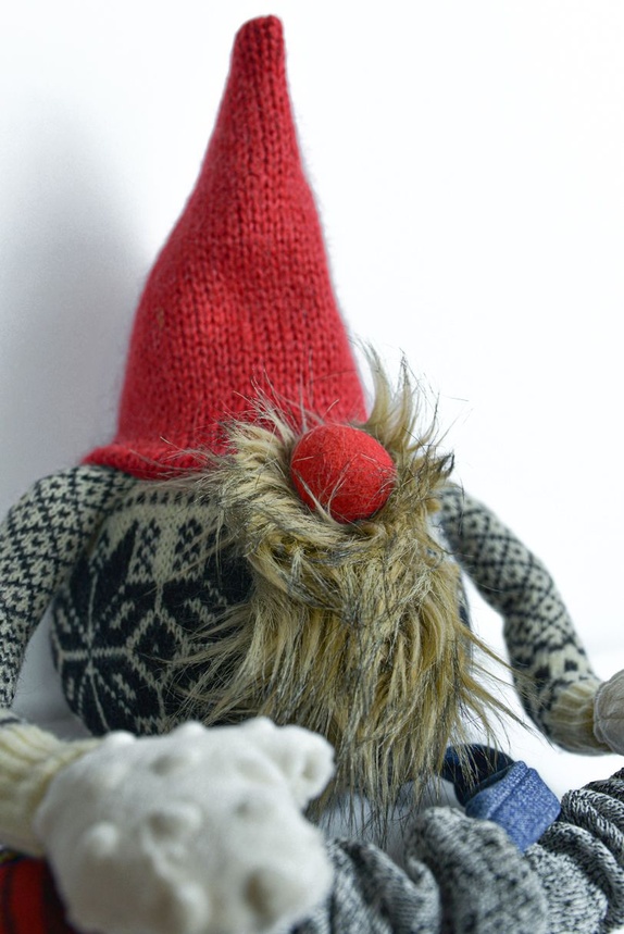 Stør, håndlaget upcycled nisse, troll, dverg, trelastjakke eller hva du vil at han skal være ...