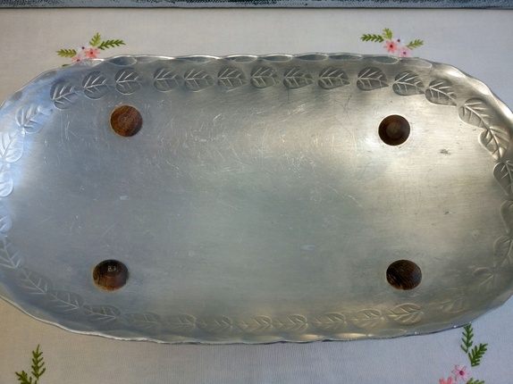 Lite fat med teakføtter - Epla