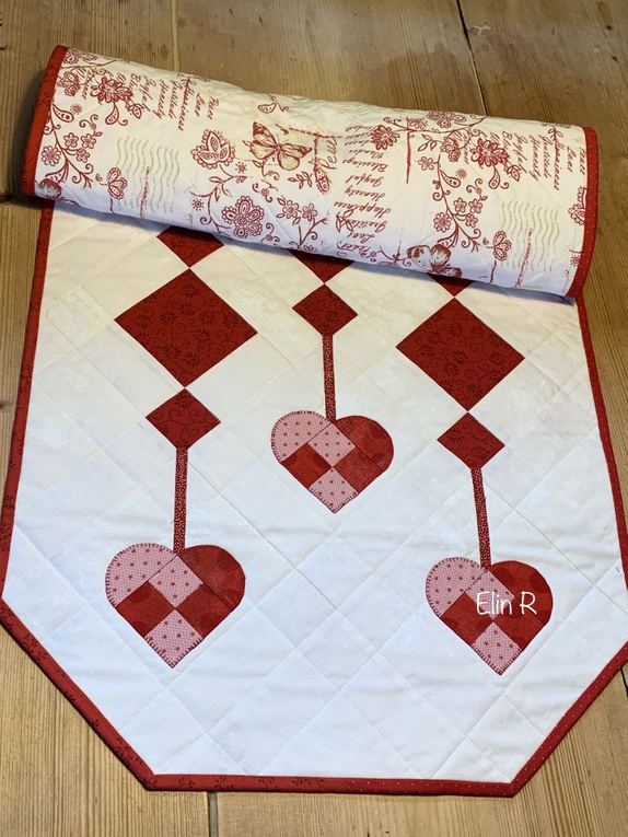 "Hjertefryd» - Patchwork juleduk - Epla