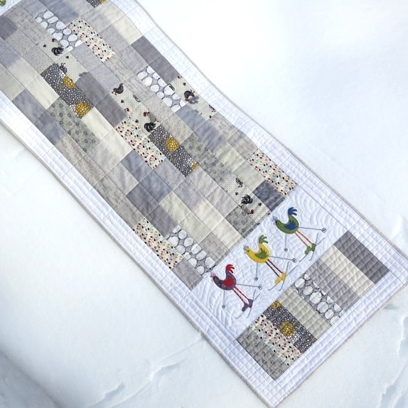 "Tuppeliner på påsketur" - Patchwork løper - Epla