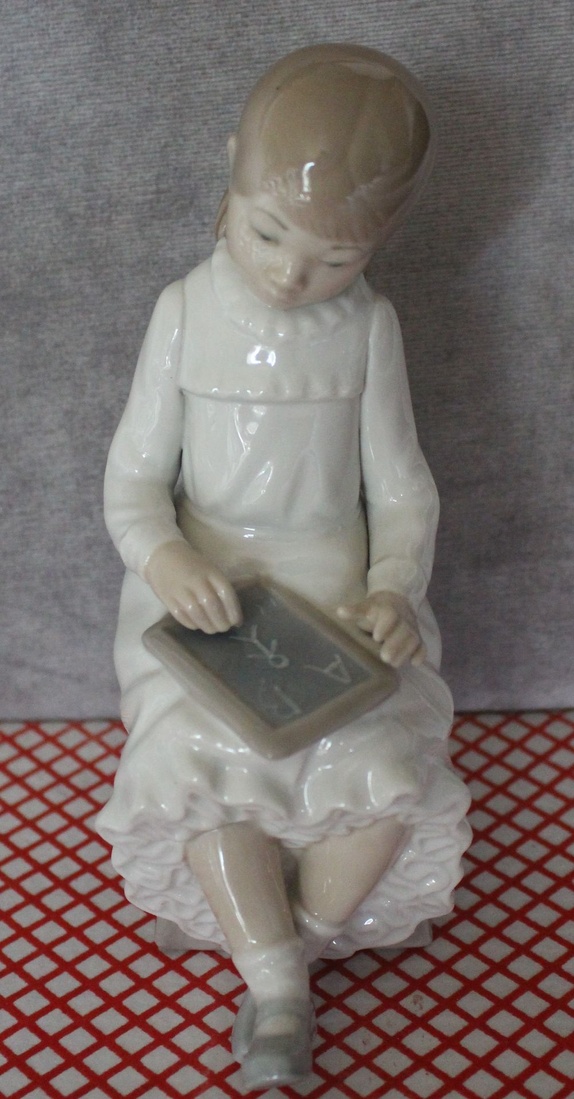 Porselens Figur - Epla