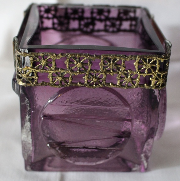 Vakker lilla lysholder m/bronsedekor - Epla