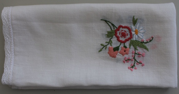 Håndbrodert duk - Epla