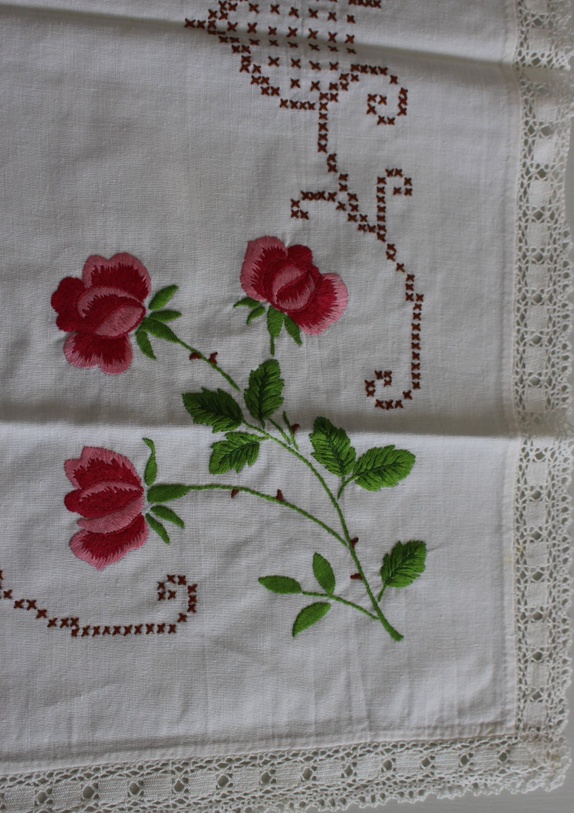 Duk håndbrodert - Epla