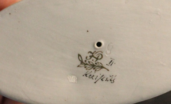 Porselens -gutt - Epla