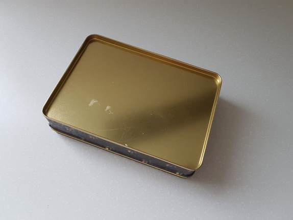 Liten søt metallboks til sjokolade - Epla