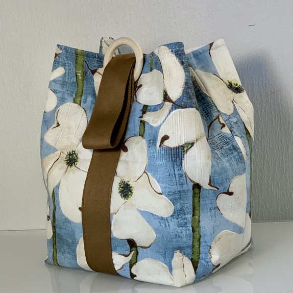 Strikkeveske med magnoliablomster - Epla